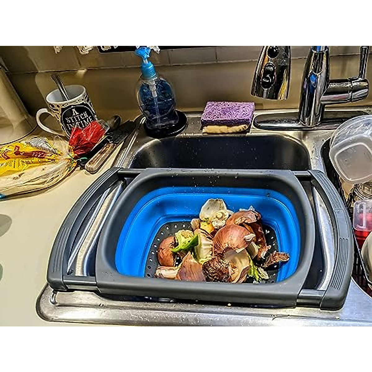 UPHTEH Over the Sink Collapsible Colander Kitchen Strainer Basket-Wash Vegetables and Fruits, Drain Cooked Pasta and Dry Dishes,6-Quart Capacity -Blue