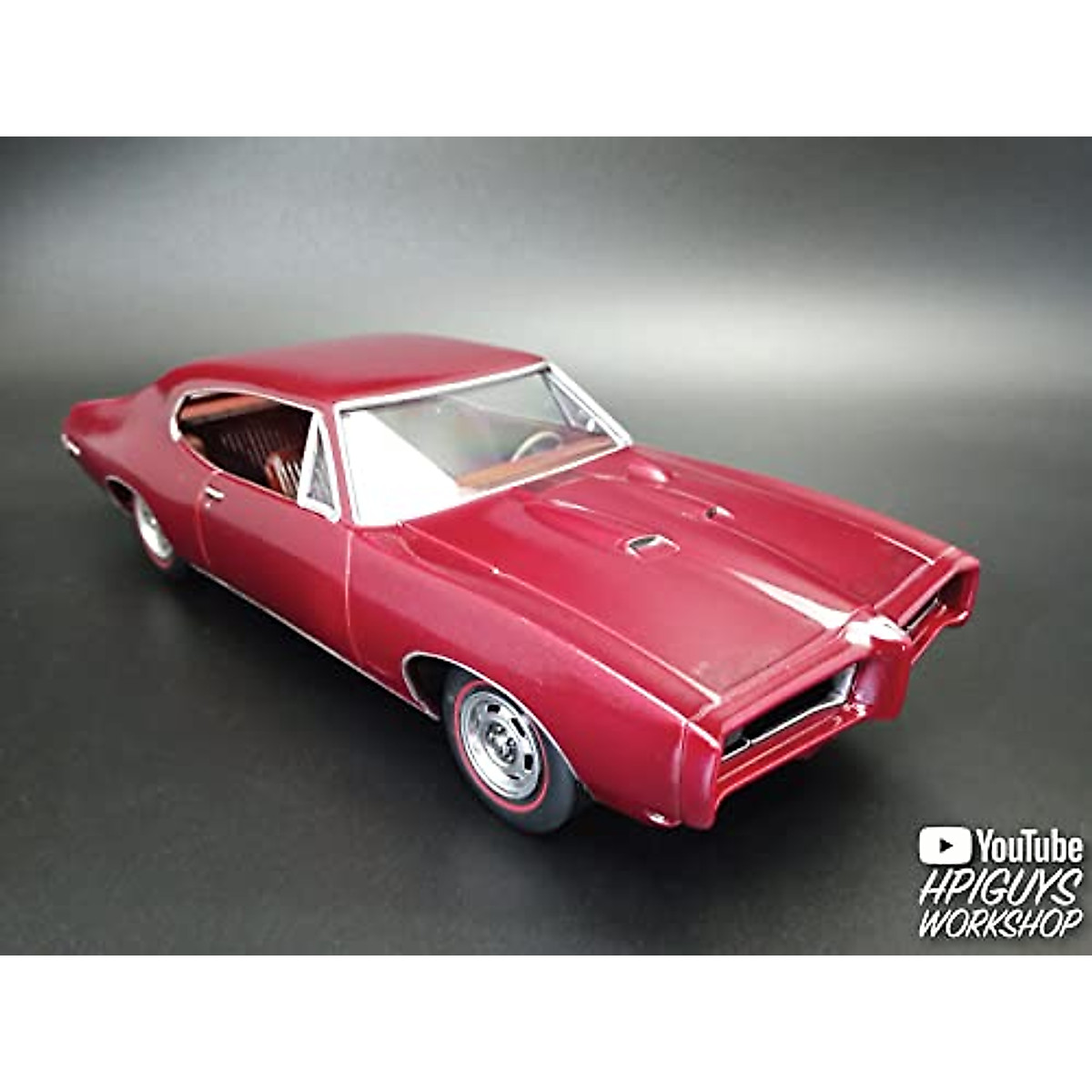 AMT 1968 Pontiac GTO Hardtop Craftsman Plus 1:25 Scale Model Kit