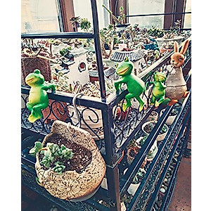 Set of 3 Cute Frog Figurines Hanging Animal Statue,Resin Pot Hanging Climbing Frog Sculpture Outdoor Statues Ornaments Décor for Flower pot/Fence, Yard Art Figurines for Patio Lawn House (3 frogs)