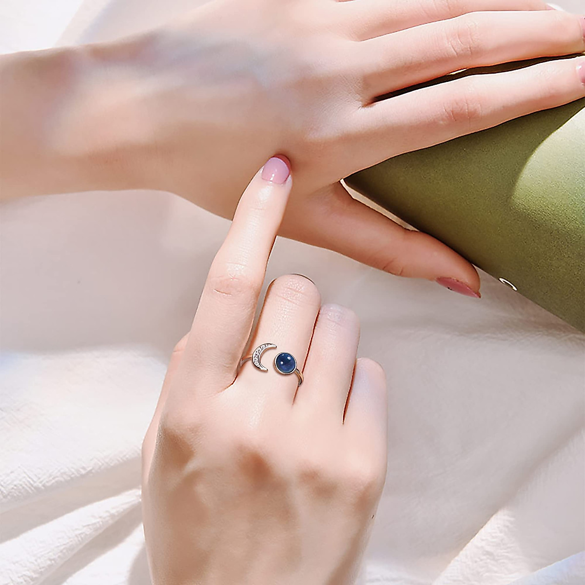 ADRAMATA 925 Sterling Silver Mood Ring Moon Star Open Adjustable Rings for Women 18K White Gold Plated Color Changing Rings Temperature-Control Star and Moon Rings Statement Jewelry, Round