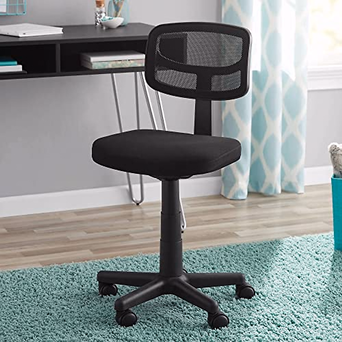 Mesh Task Chair with Plush Padded Seat, Black. (19.25 x 18.25 x 30.25 Inch)