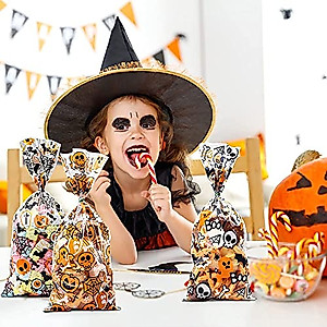 VARACL 100 Pieces Halloween Cellophane Bags, Halloween Clear Plastic Treat Bags Candy Cookies Goody Bags with Twist Ties for Halloween Party Favor Supplies