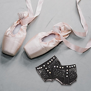 1 Pair foot protector floor mat Miss elasticity heel pad foot cover panties thong black yoga ballet socks supplies practice shoes toe cap soft toe cover clothing sock paw