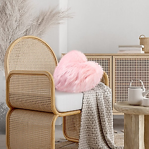 Maitys 2 Pieces Heart Shaped Decorative Pillows Faux Fur Throw Pillow Fluffy Pillows Spring Cute Soft Throw Cushion with Insert for Girls Kids Bedroom Living Room Sofa Couch, 12 x 16 Inch (Violet)