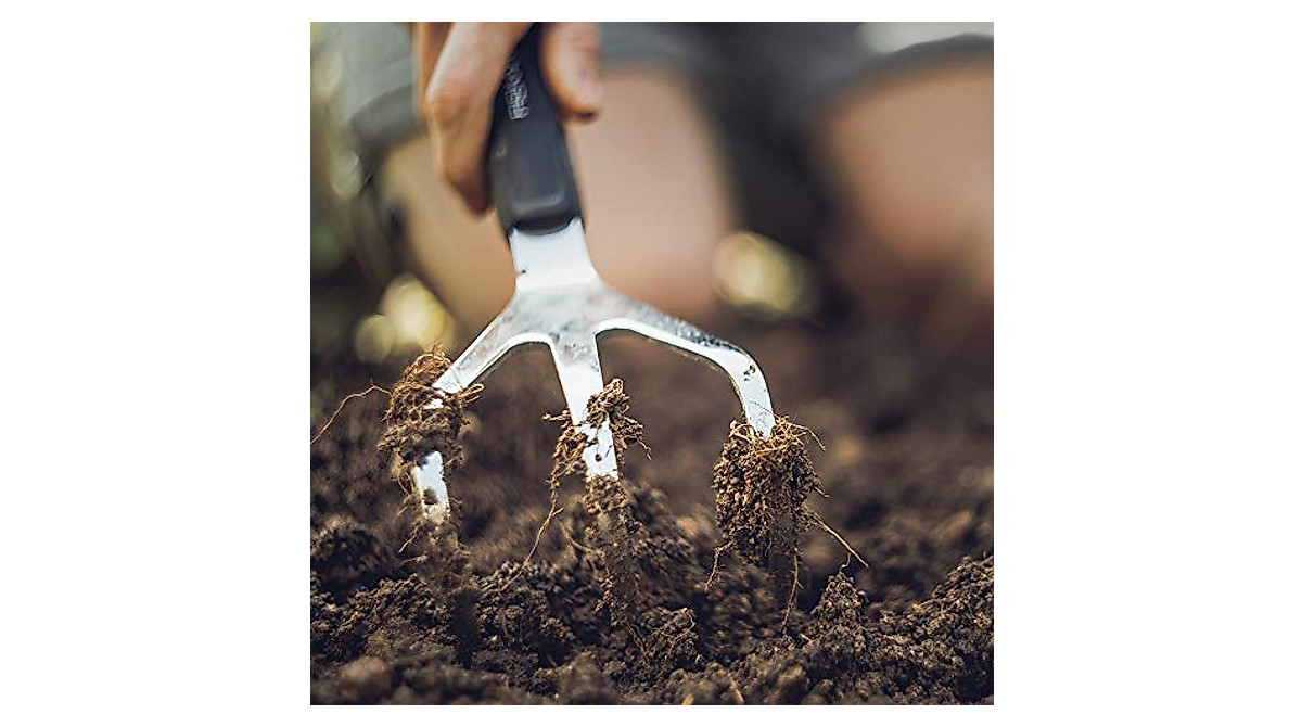 Fiskars Xact Hand Garden Cultivator | Aerate Soil & Remove Weeds