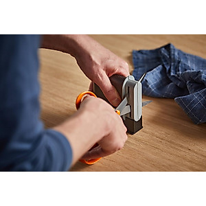 Fiskars Clip-Sharp, Total Length: 4 cm, Plastic, 1000812 Scissors Sharpener, one size, Black