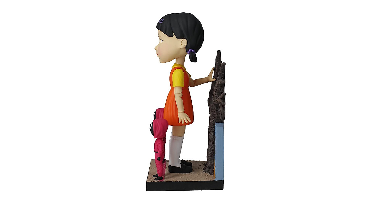 Collectible Royal Bobbles Squid Game Young-HEE Statue