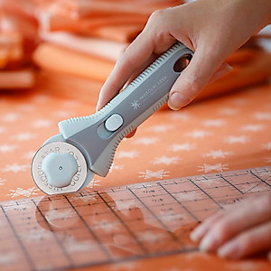 Missouri Start Rotary Cutter, 45mm Blade, Rolling Cutter Tool for Quilt Appliques and Cutting Fabrics, Essential Quilting and Sewing Supplies for DIY Craft Projects