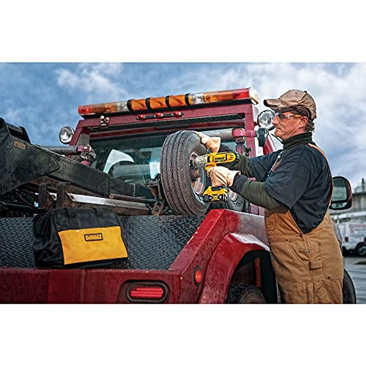 DEWALT 20V MAX Impact Wrench Kit, High Torque, Detent Pin Anvil, 1/2-Inch (DCF889M2)