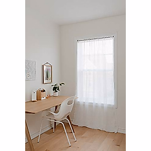 Umbra Chroma Tension Rod – Adjustable Tension Curtain Rod for Curtains and Sheer Curtains, 54 to 90 Inches, Black