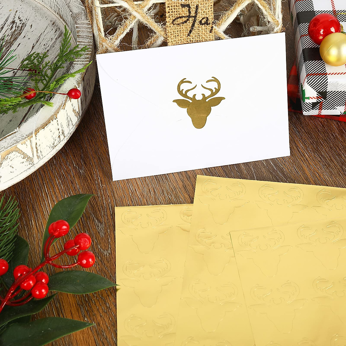 Whaline 500Pcs Christmas Gold Seal Stickers Elk Self-Adhesive Envelope Stickers 1.8 Inch Xmas Reindeer Golden Foil Sticker Lables for Christmas Wedding Party Invitations Greeting Cards Craft Decor