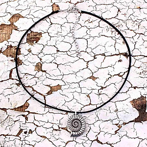 Tgirls Boho Conch Shell Necklace Chain Seashell Pendant Necklace Vintage Leather Suede Choker Necklaces for Women (Silver)