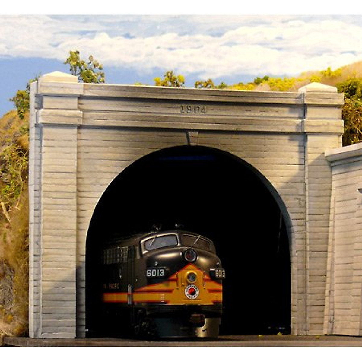 Chooch Enterprises HO Scale Double Concrete Tunnel Portal