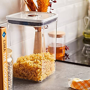 OXO Good Grips POP Container – Airtight 4.4 Qt for Flour and More Food Storage, Square, Clear