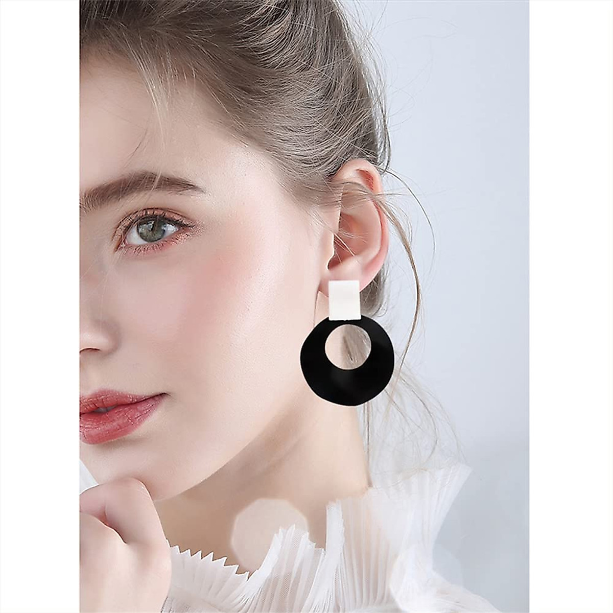 MIGUO STORE Unique Charm Black White Contrast Asymmetric Geometric Circle Earrings Personalized Fashion Hollow Sparkly Earrings for Women Gift (Black White Earrings)