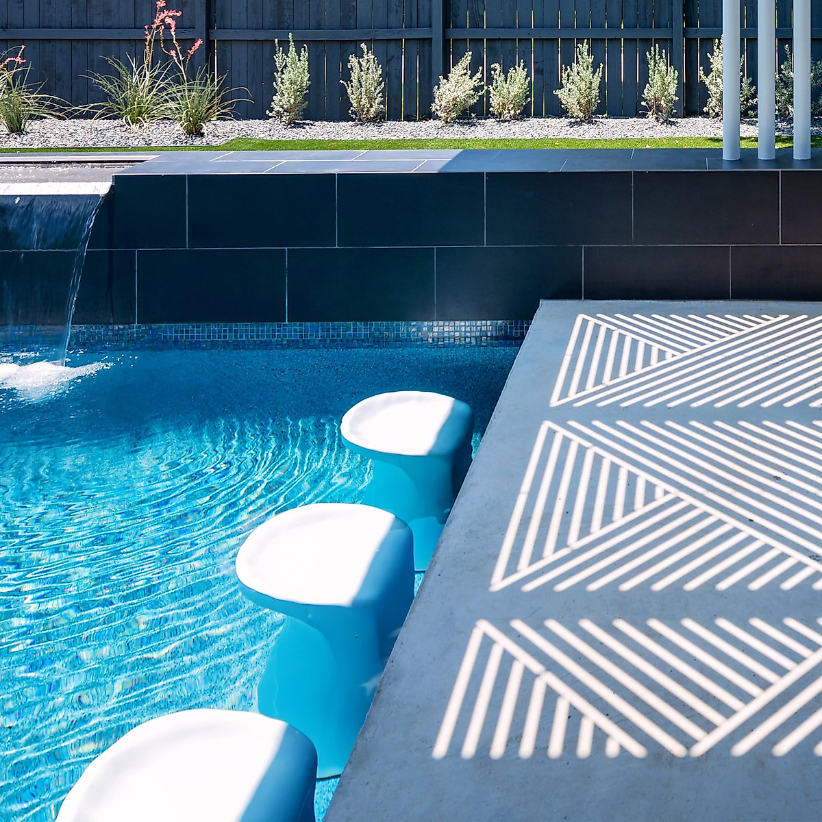 Ledge Lounger in-Pool Barstool (Set of 2) (White, Bar Height)