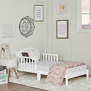 Dream On Me Sydney Toddler Bed in White, Greenguard Gold Certified, JPMA Certified, Low To Floor Design, Non-Toxic Finish, Safety Rails, Made Of Pinewood