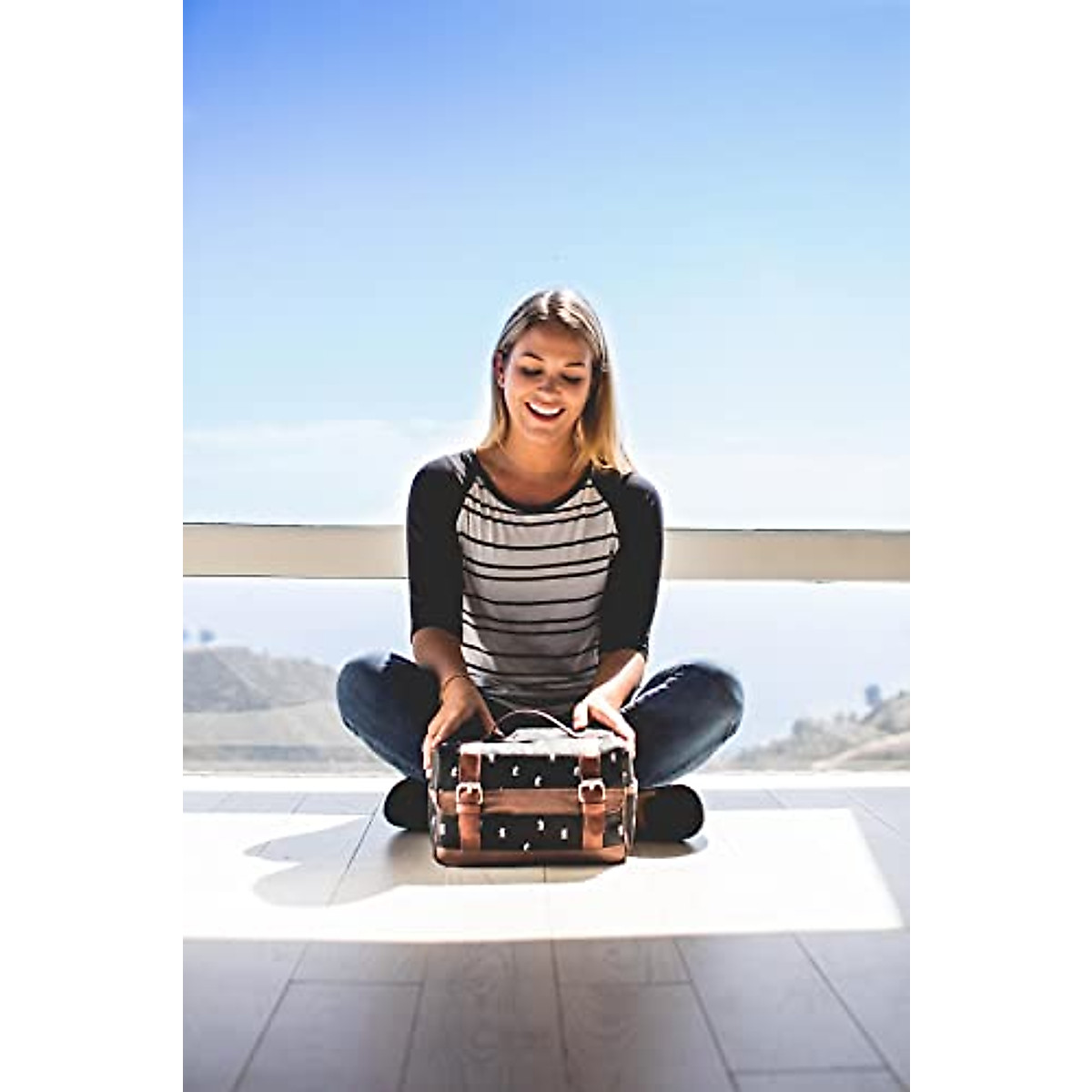 ONIVA - a Picnic Time brand - Disney Mickey Mouse Lunch Bag (Mickey Mouse Step & Repeat Pattern)