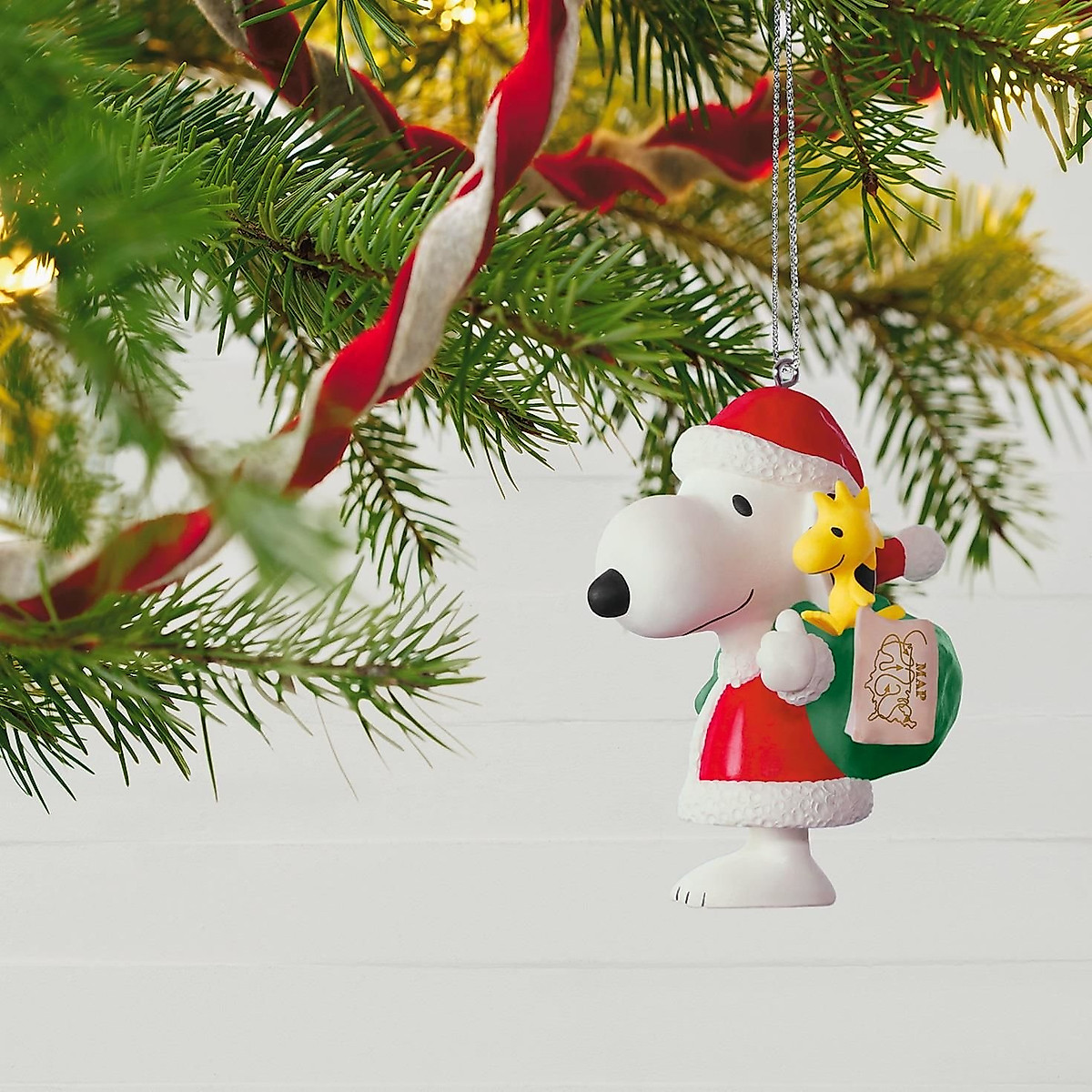 Hallmark Keepsake Christmas Ornaments Premium Peanutrs Spotlight on Snoopy 20th Anniversary