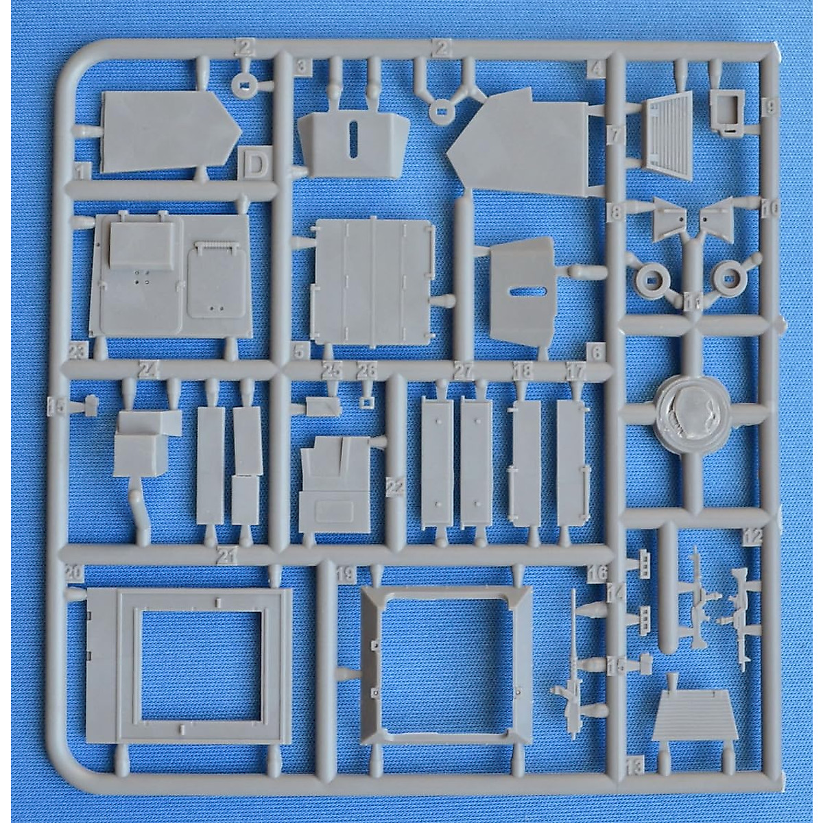 ACE 72438-1/72 - V-100 (XM-706 E2) USAF Armored Patrol Car Armor kit