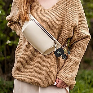 AIIEKZ Compatible with AirPods Pro Case Cover, Soft Silicone Case with Gold Heart Pattern for AirPod Pro Case with Vintage Starry Mountains Keychain for Girls Women (Black)