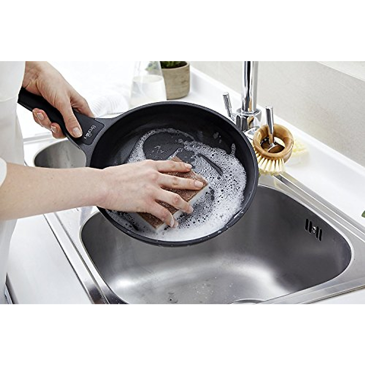 Full Circle Kitchen Sink Set - Ceramic Organizer with Be Good Dish Brush and In a Nutshell Scrubbing Sponges