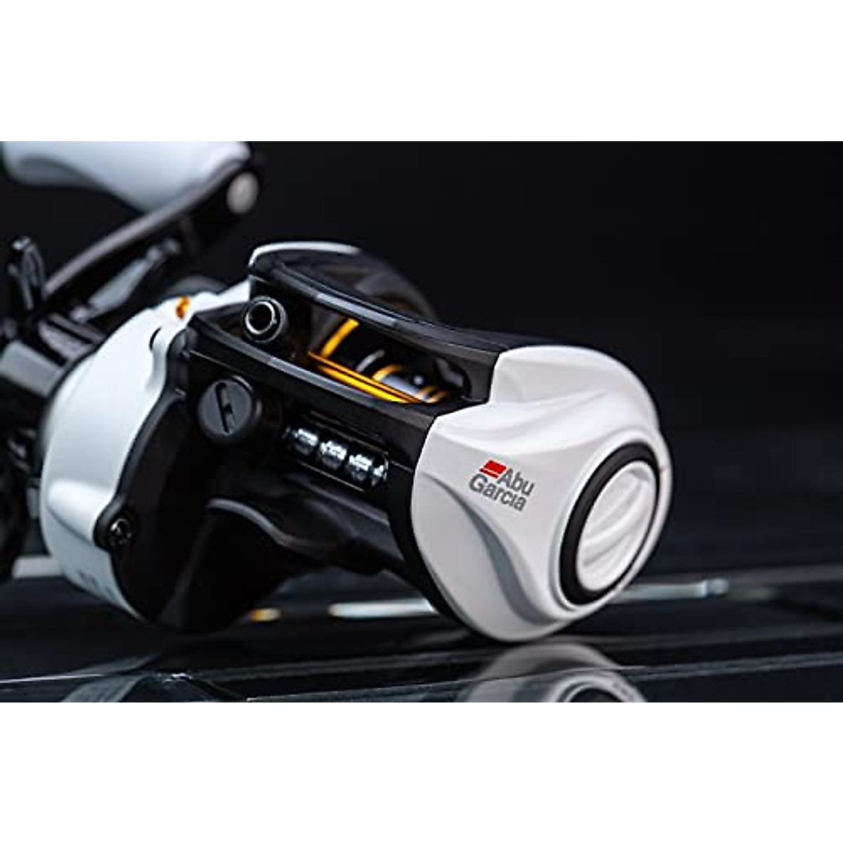 Abu Garcia Max Pro Low Profile Baitcast Reel, Size LP (1539728), 7 Stainless Steel Ball Bearings + 1 Roller Bearing, Synthetic Star Drag, Max of 15lb | 6.8kg, Multi