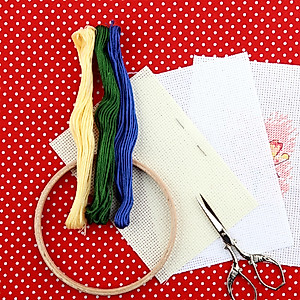 101 Christmas Minis, Book 2-Packed with Traditional Holiday Designs for Ornaments, Gift Embellishments and More