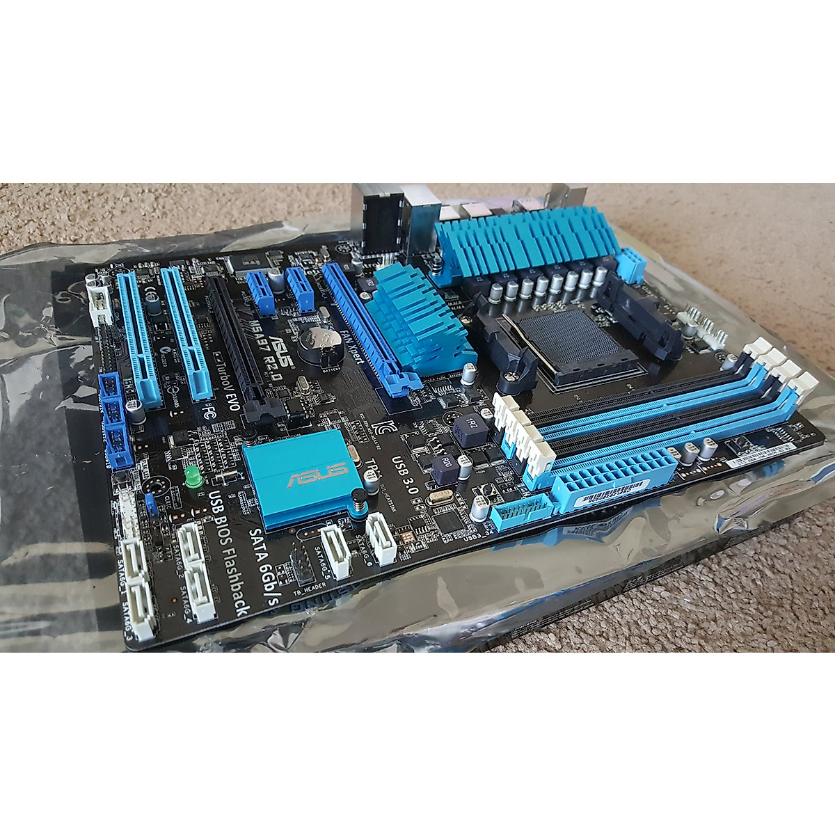 ASUS M5A97 R2.0 AM3+ AMD 970 SATA 6Gb/s USB 3.0 ATX AMD Motherboard