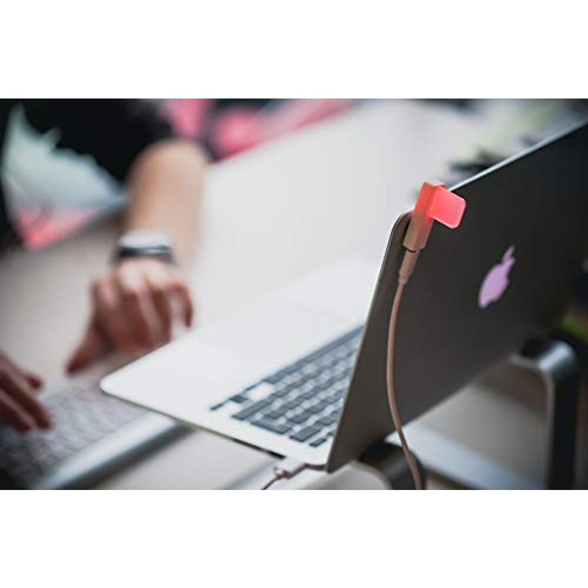 LUXAFOR Flag LED USB Busy Light Indicator (59 inch USB-C Cable)