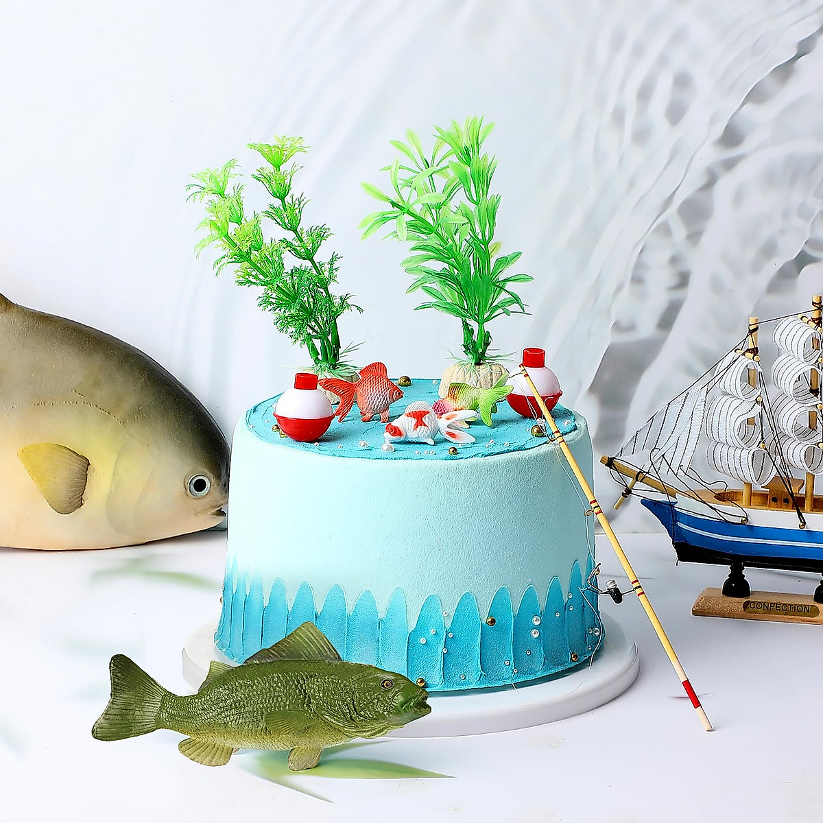 Yaomiao Gone Fishing Cake Decoration Fish Cake Topper Catching the Big One Cake Supplies Fisherman Themed Birthday Cake Topper Sea Bass Figurines for Man Kids Boy Fisherman Gone Fishing(Classic Style)