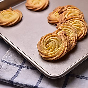 Bakeley 17-Inch Baking Sheet Pan Non-Stick Carbon Steel Baking Sheets for Oven Cookie Sheet Pan for Roasting Meat Bread Jelly Roll Battenberg Pizzas Pastries 17.52" x 11.73" x 0.91" (Champagne Gold)