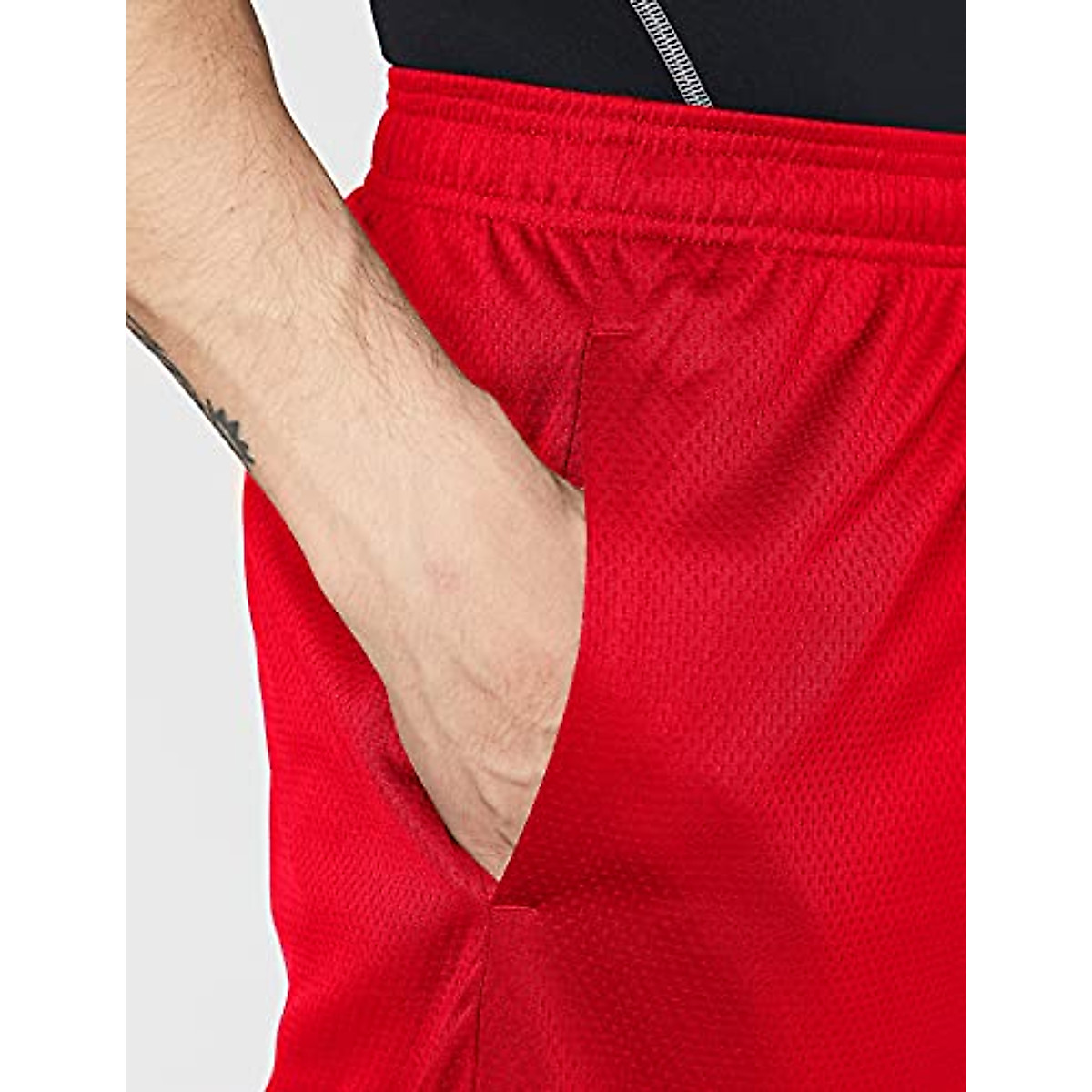 Under Armour Men UA Tech Mesh, Men's Gym Shorts With Complete Ventilation, Versatile Sports Shorts for Training, Running and Working Out Medium