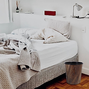 Cabilock Vintage Plastic Trash Can Wood Grain Waste Basket 7L Open Top Garbage Bucket Rubbish Bin Round Garbage Can Farmhouse Container for Kitchen Bathroom Office Under Desk