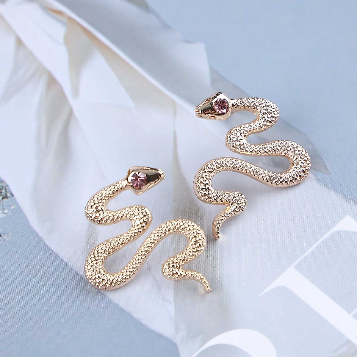 Yheakne Vintage Snake Stud Earrings Gold Snake Drop Earrings Gothic Serpent Earrings Punk Viper Cobra Earrings Jewelry for Women and Girls