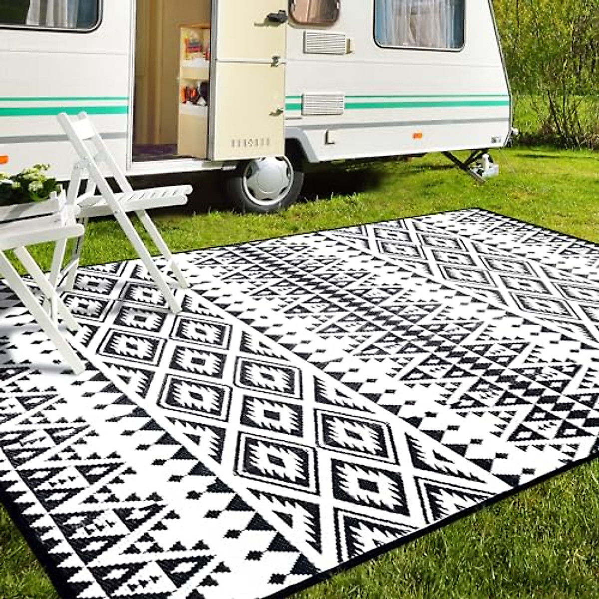 DiiKoo Outdoor Rug Mat for Patio, 6x9ft Waterproof Reversible Plastic Straw Rugs, Camping Carpet Area Mats for RV, Porch, Deck, Backyard, Balcony, Camper, Picnic, Beach, Trailer, Black & White