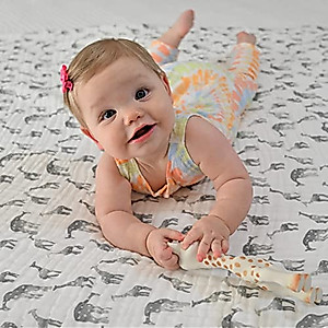 LollyBanks Super Soft Muslin Quilt 100% Cotton Gender Neutral Receiving Blanket Breathable Lightweight 6 Layers Large Size 47" x 47" (Giraffe)