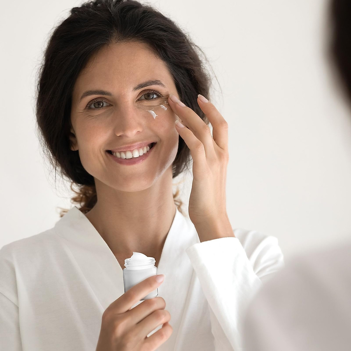 Juvale 24 Pack Small Glass Containers with Lids 1 oz, Empty Jars with 6 Spatulas for Creams, Cosmetics, DIY Ointments, Mixing (30ml)