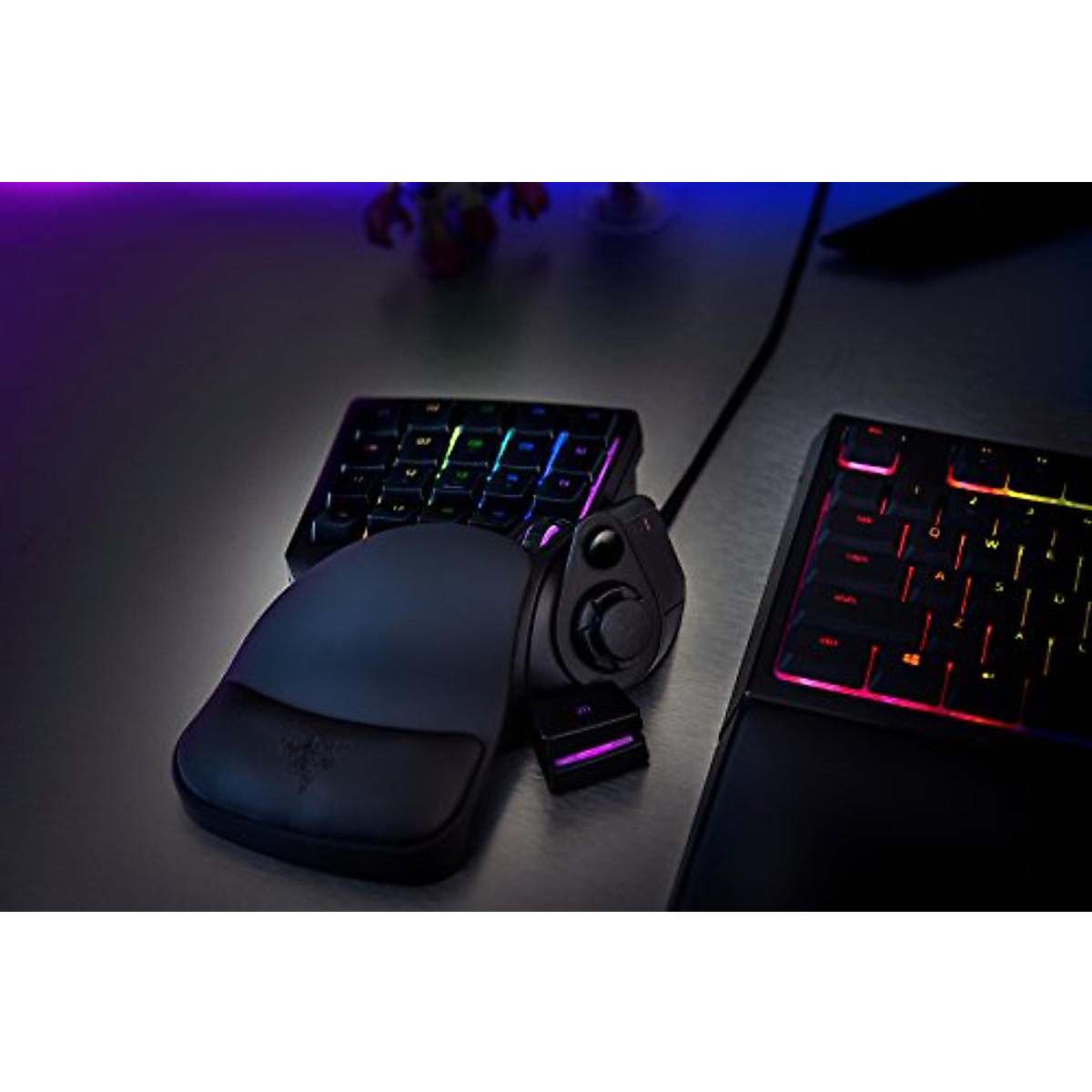 Razer Tartarus V2 Chroma - Ergonomic Mecha-Membrane Gaming Keypad - 32 Fully Programmable Keys - 8-Way Thumbpad & Scroll Wheel w/Detachable Palm Rest (Renewed)