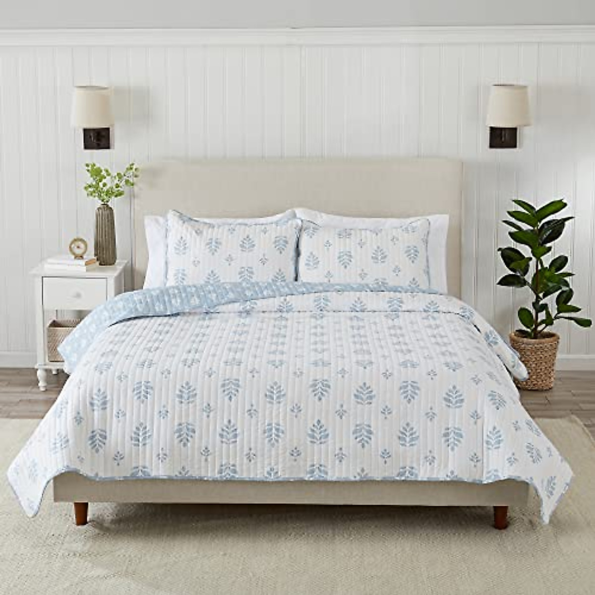 Great Bay Home 3-Piece King Reversible Lightweight Quilt Comforter with 2 Shams | All-Season, Modern, Flower Bedspreads | Blue Floral Coverlet Sets | Quilts