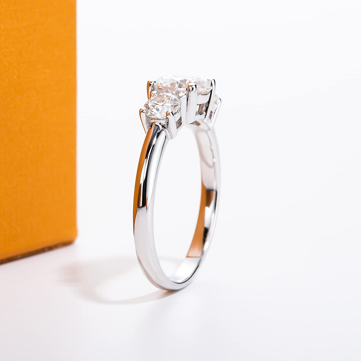 AimiIee Moissanite Engagement Rings 1.6cttw D Color VVS1 Clarity Round Brilliant Cut Lab Created Diamond S925 Sterling Silver 3 Stones Aniversary Promise Wedding Rings for Women with Certificate(5.5)