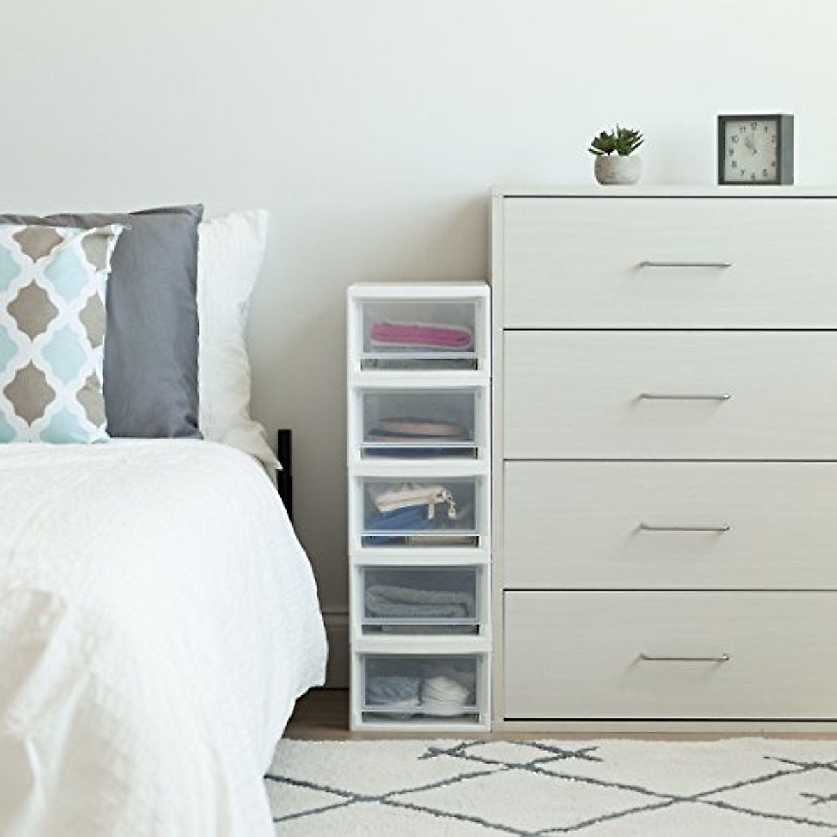 IRIS USA 6 Quart Compact Stacking Storage Drawer, Plastic Drawer Organizer with Clear Doors for Undersink, Kitchen, Pantry, Desk, and Home De-Clutter, Store Shoes and Craft Supplies, 4-Pack, White