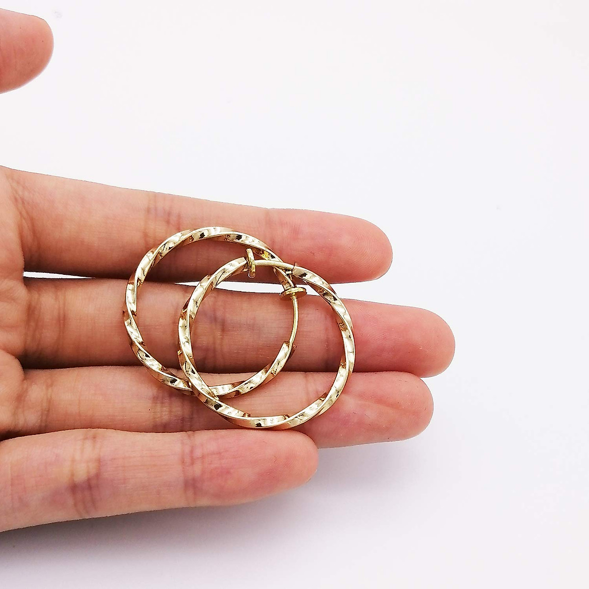 LAXPICOL Twisted Large Clip On Earrings Gold Tone 1.18IN/1.57IN/1.96IN/2.36IN 4PCS Hoop Earrings Clip On Earrings for Women No Piercing