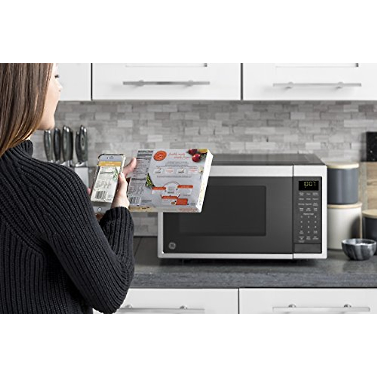GE Smart Countertop Microwave Oven | Complete with Scan-to-Cook Technology and Wifi-Connectivity | 0.9 Cubic Feet Capacity, 900 Watts | Smart Home & Kitchen Essentials | Stainless Steel