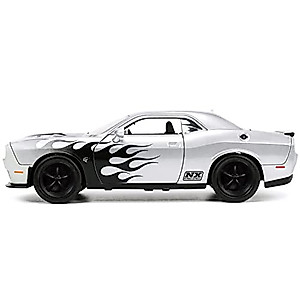 Jada Toys Big Time Muscle 1:24 2015 Dodge Challenger SRT Hellcat Die-cast Car Silver/Black Flames, Toys for Kids and Adults