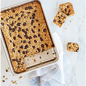 Nordic Ware Natural Aluminum Commercial Cake Pan with Lid, Rectangle Pan with Lid Silver, 9 x 13