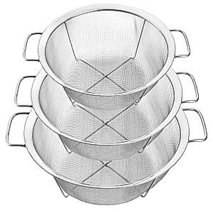 Dicunoy Set of 3 Strainers and Colanders, Stainless Steel Mesh Strainer Basket with Handle, Stackable Mesh Footed Colander for Rinse Food, Fruit, Vegetable, Strain, Drain (2.5/3/5 Quart)