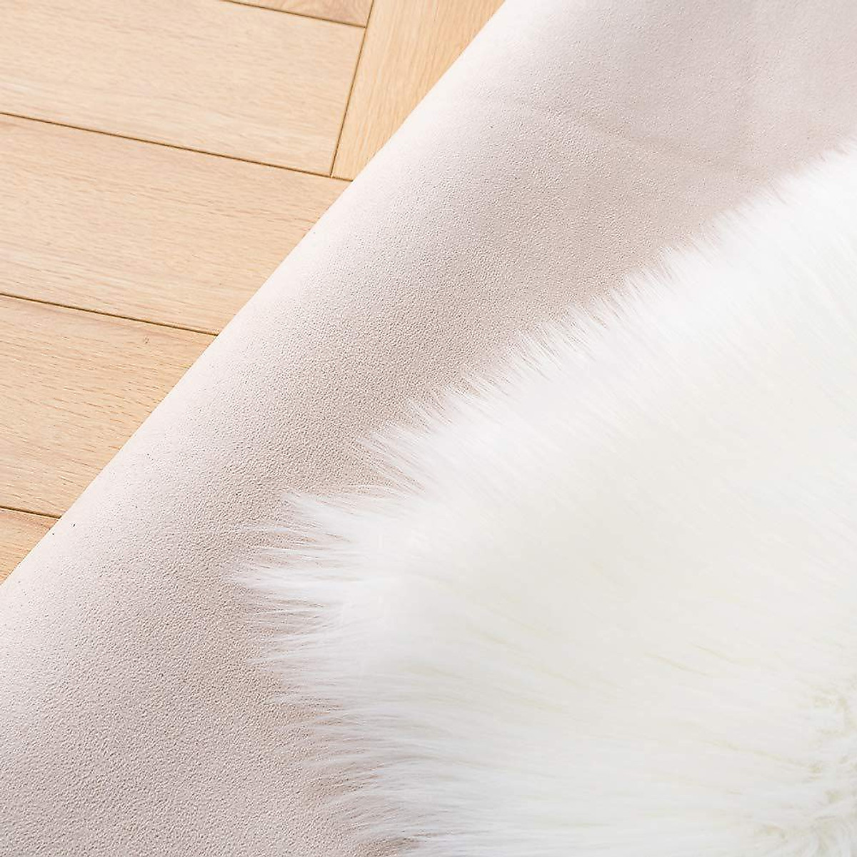 XingMart Sheepskin Faux Fur Rugs Luxury Fluffy Floor Carpet for Bedroom Bedside Living Room Area Rug Baby Nursery Room Decor Rug, Rectangle 3 x 5 ft, White