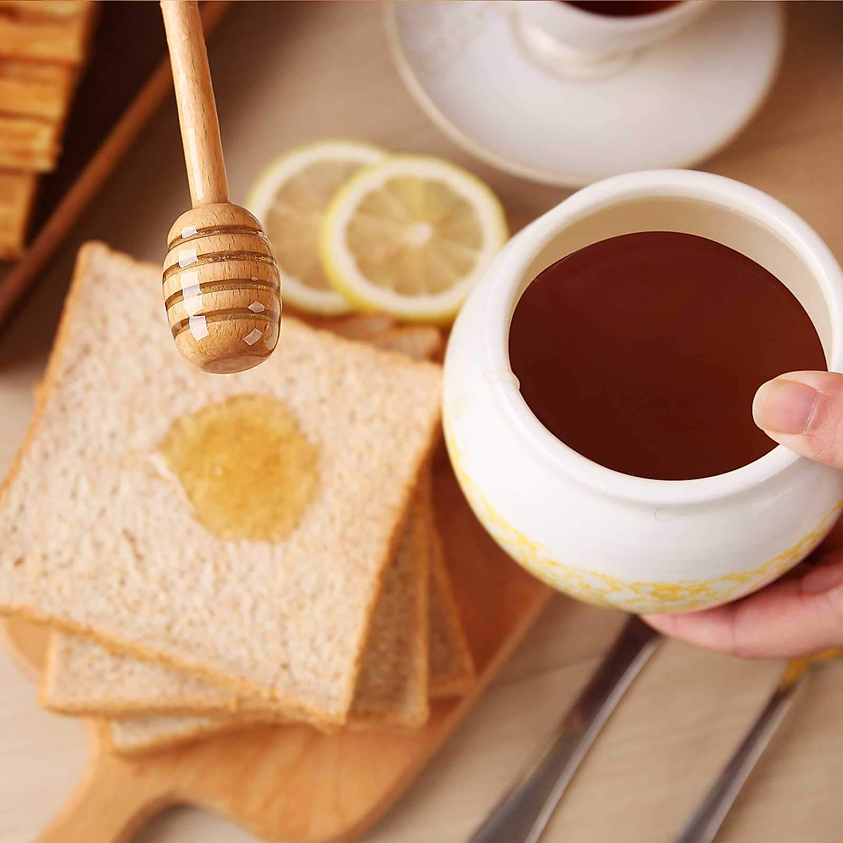 Kitchenexus Honey Pot, 15.5 OZ Ceramic Honey Jar with Lid and Wooden Dipper for Home Kitchen, Porcelain Honey Container for Storage (Yellow)