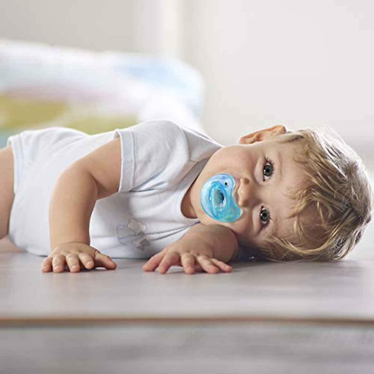 Chicco PhysioForma® 100% Soft Silicone One Piece Pacifier for Babies 0-6m, Orthodontic Nipple, BPA-Free, 4-Count with Sterilizing Case,4 Count (Pack of 1)